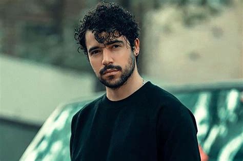 خبرآنلاین عکس سلفی جدید شروین حاجی‌پور؛ موهای فر و عینک رنگی