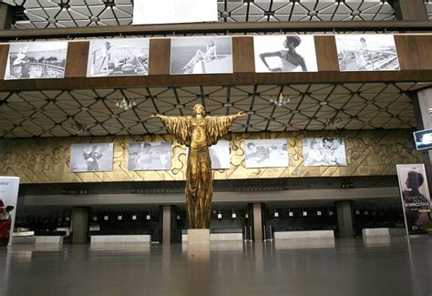 Огнените символи на НДК Дворецът гори за прослава на Слънцето и Богинята майка Спомен