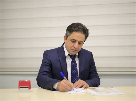 درباره دکتر اسکویی دکتر میثم باایمان اسکوئی