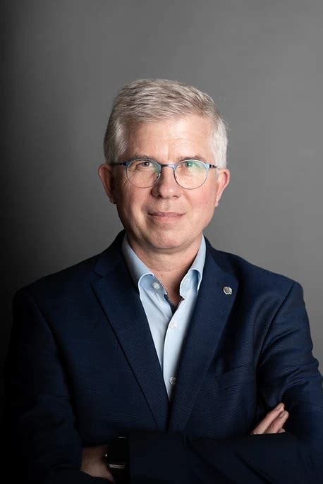 Interview Andrew Ullmann Fdp „stufenweise Wiedereröffnung Der Stadien Verantwortbar Hertha Base