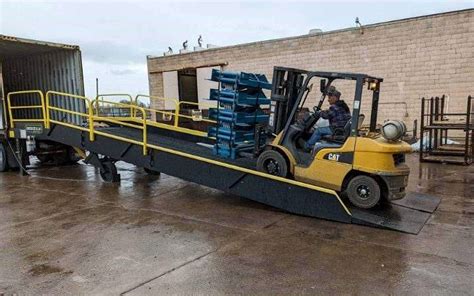 Mobile Loading Dock Ramp To Offload Trailers Dockzilla