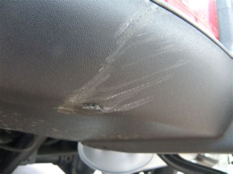 무광 플라스틱 범퍼 복원 차 긁힘 스크래치로 자동차 외형복원을 위해 대학로에서 입고된 랭글러 사하라안양자동차흠집제거평촌자동차