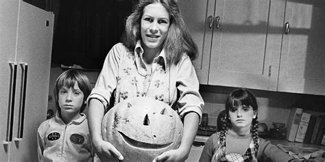 Halloween Ends Jamie Lee Curtis Shares Image Of Kyle Richards Return