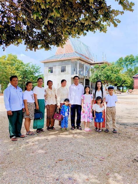 លោក រស់ ផារិទ្ធ បាននាំយកនូវទេយ្យទាន និងថវិកា ដែលជាអំណោយដ៏ថ្លៃថ្លារបស់ លោកស្រីកិត្តិសង្គហបណ្ឌិត