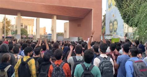 حراست وزارت علوم برخی شعارها در دانشگاه شریف فحاشی بسیار رکیک و خارج