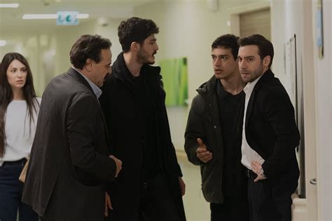 Sahipsizler 18 Bölümde Devran Azizeyi Sevdiğini Veraya Itiraf Etti Azize Ve Kardeşleri