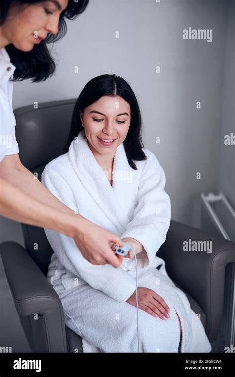 Oxygen Saturation Measuring Instrument Hi Res Stock Photography And Images Alamy