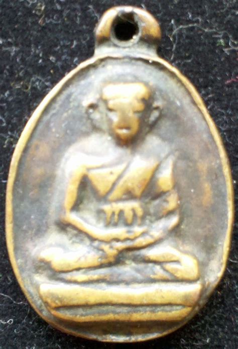 พระพุทธคุณ พระธรรมคุณ พระสังฆคุณ หลวงพ่อไปล่รูปไข่รุ่น2หลังตอกโค๊ต วัดกำแพง กรุงเทพฯ