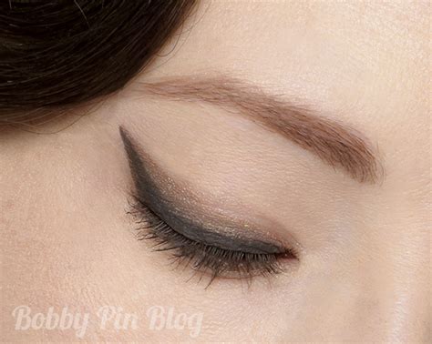 Mixing Up The Winged Cat Eyeliner With Fall Colors Vintage Hairstyling