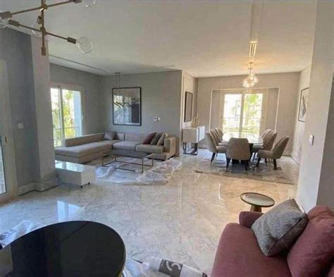 شقة متشطبه بالكامل سوبر لوكس جنب سيتي سنتر الماظه