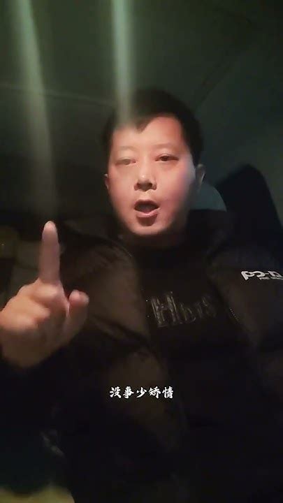 一百块钱听起来不多，可是有人要花十几个小时，劳累一天才能得到！一天一分不挣很容易，但是一天一分不花，根本不可能。所以有空多赚钱，没事少矫情，成年人的世界谁不是把自由卖了，换成了柴米