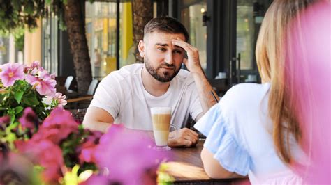 Red Flags Your First Date With Him Should Also Be Your Last Says Dating Coach Annie Gleason