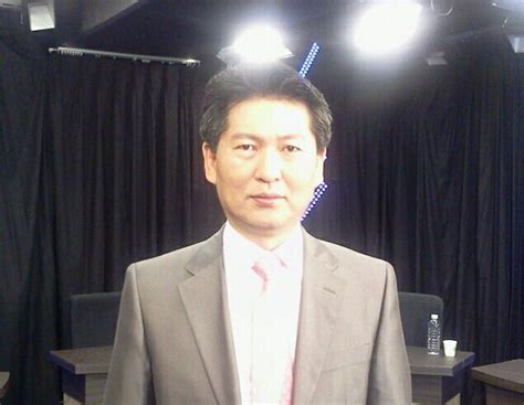 청래 돌아가신 저희 어머니가 항상 그러셨어요 아이고오 우리 아들 어쩌면 이렇게 잘 생겼을꼬 저는 이 말씀을 철석같이 맏고 살았지요 엄마 젊었을 때 이뻤어