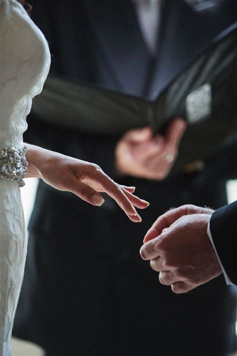 ปักพินโดย Mrkenneth ใน Style ท่าโพสถ่ายรูปงานแต่งงาน ภาพถ่ายงาน