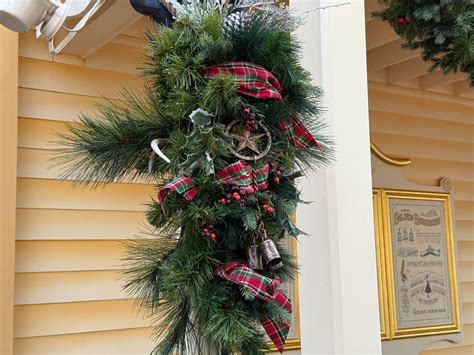 Disneylands Frontierland Decks The Halls For Christmas 2025 Disney