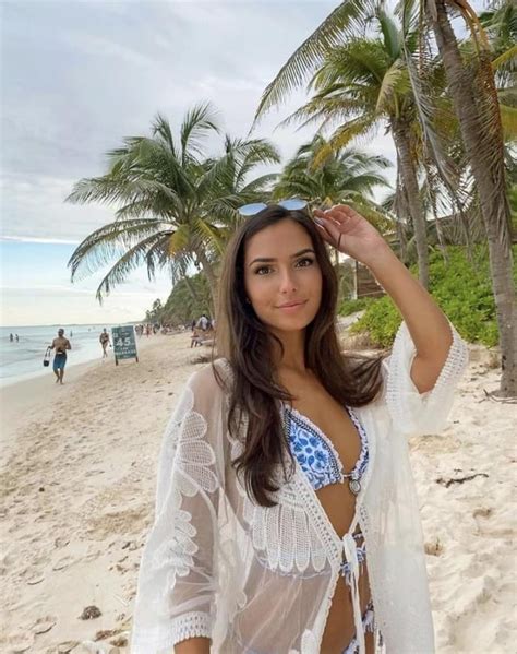 4 Hot Sexy Bailey Marshall Bikini Pics