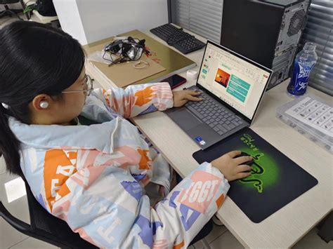 智能安防机器人 机器谱 Robotway