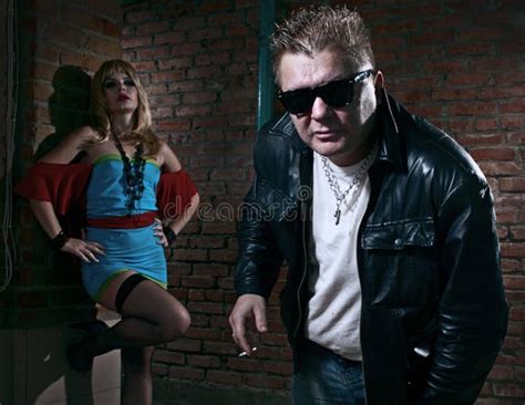 Chulo Y Una Prostitute Foto De Archivo Imagen De Escena 21921912