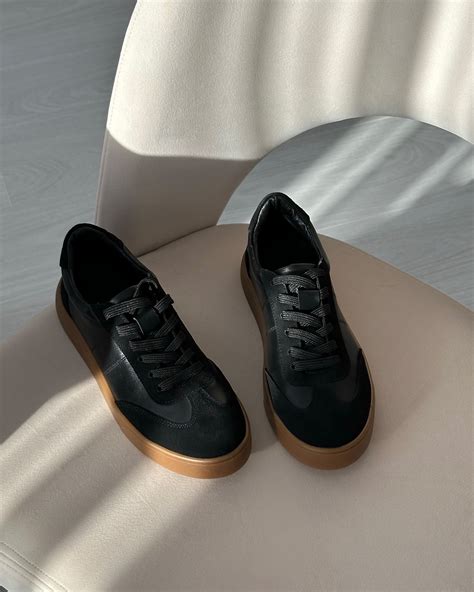 Український бренд взуття кеди кросівки лофери босоніжки І це лише частина нашого