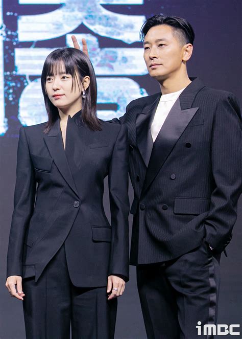 포토 주지훈 한효주 머리 위 브이