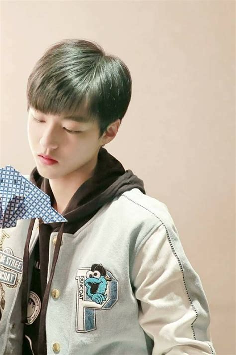 Ghim của Hạ Vy Ân trên Vương Tuấn Khải TFBOYS | Diễn viên, Vuông, Photoshop