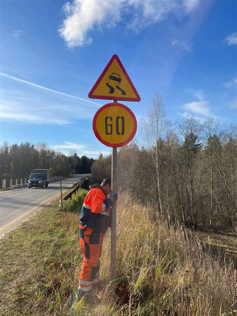 Установка дорожных знаков