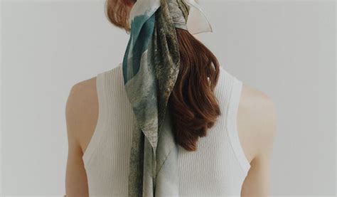 패피들이 밋밋한 옷 입을 때 포인트 주려고 챙겨 다니는 것