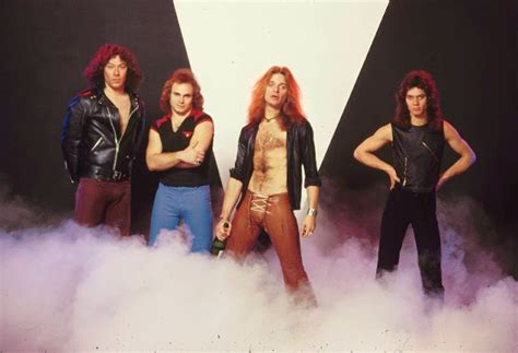 25 Fabulous Photos Show Styles Of Van Halen In The 1970s And Early 80s