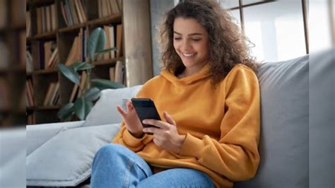 সঙ্গীকে ফোন দিয়ে নিশ্চিন্তে ঘুমিয়ে পড়ুন কিচ্ছু খুঁজে পাবে না গোপন রাখুন এই উপায়ে