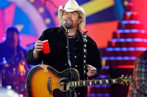 Toby Keith Performs ‘red Solo Cup On ‘jay Leno