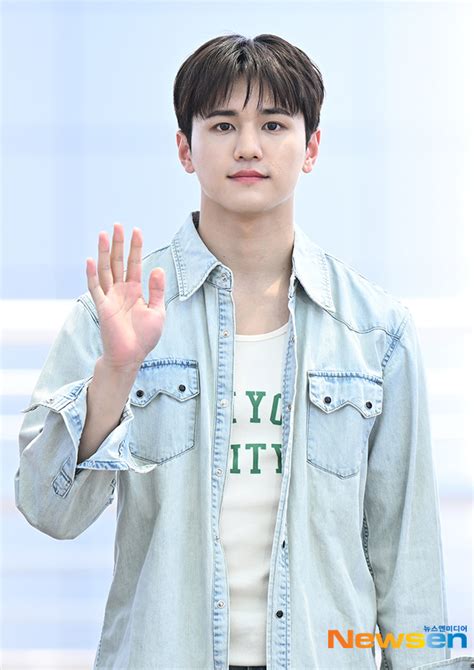 에잇턴 재윤 시크한 인사 포토엔hd 뉴스인코리아 에잇턴 재윤 시크한 인사 포토엔hd 뉴스인코리아