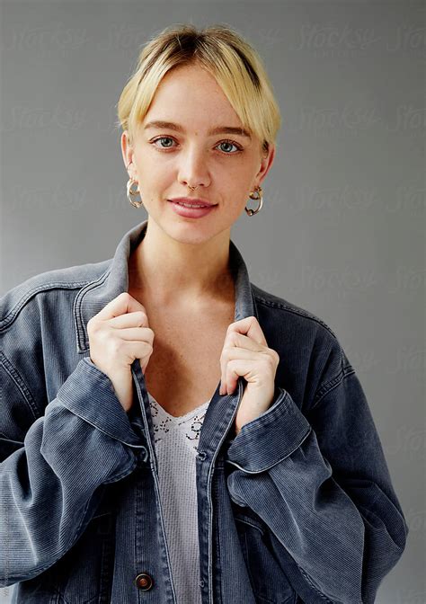 «cool Y Generation Millennial De Stocksy Colaborador W2 Photography