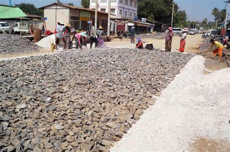 ဆီဆိုင်မြို့မဈေးအနောက်ဖက်လမ်း စိန်ပန်းလမ်း ကတ္တရာခင်းခြင်းလုပ်ငန်း စတင်ဆောင်ရွက် Information