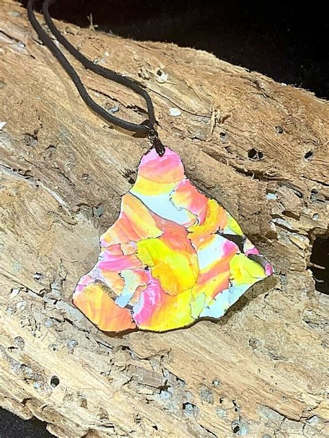 Triángulo Asimétrico único Boho Brillante Arcilla De Polímero Colgante Encanto Coral Amarillo