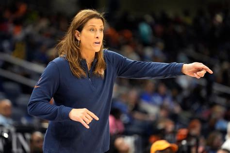Connecticut Suns Stephanie White Wins Coach Of The Year Award