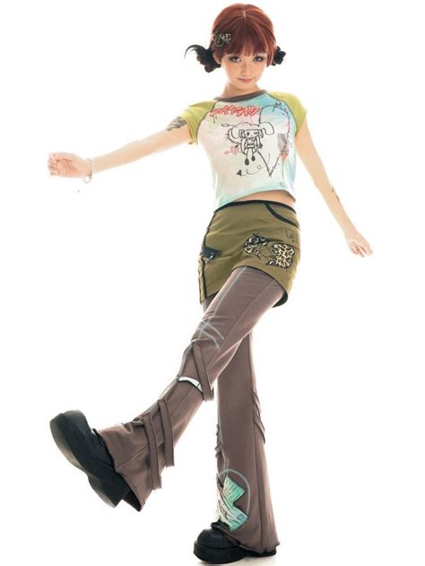 Pin By 𝒖𝒏𝒈𝒊𝒊 On Quick Saves Pose Reference Drawing Reference Poses Figure Poses