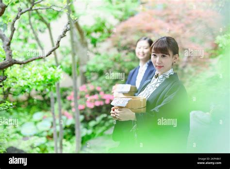 Japanese Women In Yukata Stock Photo Alamy