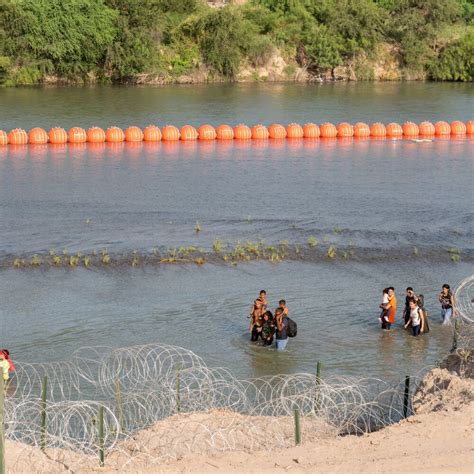 Us Plans To Sue Texas Over Floating Barrier In Rio Grande Los
