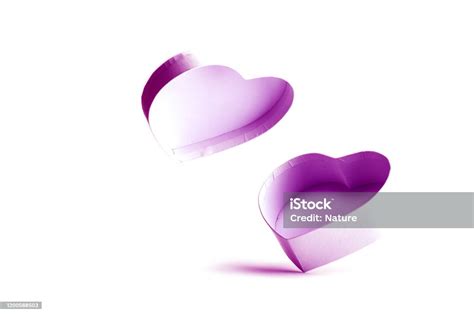 발렌타인 데이 빨간 리본 화이트 하트 모양의 보라색 선물 상자 발렌타인 데이 생일 어머니의 날에 대 한 흰색에 고립 된 사랑의 상징 0명에 대한 스톡 사진 및 기타 이미지