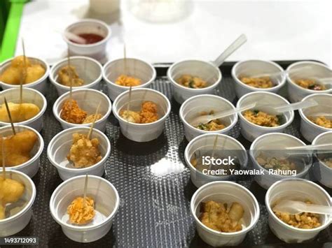 Contoh Makanan Yang Diletakkan Di Atas Nampan Untuk Pengujian Sensorik Foto Stok Unduh Gambar