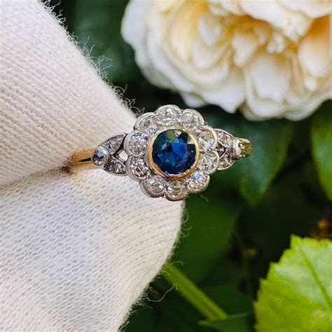 Art Deco 18ct Gold Daisy Ring Sapphire And Diamond Elegance For Engagements