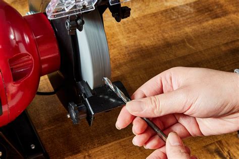 How To Sharpen Dull Drill Bits In Simple Steps