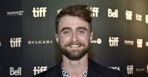 해리 포터 아빠 됐다…래드클리프 커플 유모차 산책