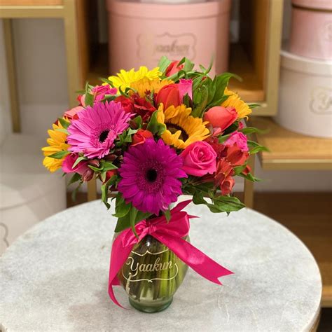 Jarron Con Gerberas Girasol Alstro Rosas Yaakun Flores