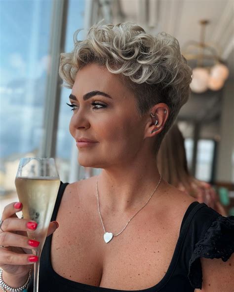 Stunning Curly Pixie Haircut Ideas For Women