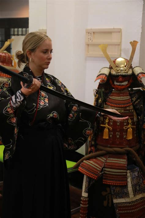 武士の誉れさんの投稿｜侍の少女を称えるオナゴがデタラメであればあるほど、世の中はデタラメになる。強くなればなるほど、冷静になります。頭を垂れて低くお辞儀をすればするほど、本物の高貴さと強さを手