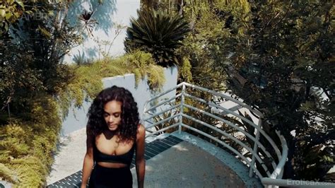 Scarlit Scandal Scene Cambros