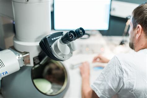 What Is A Transmission Electron Microscope How Does It Work Optics Mag