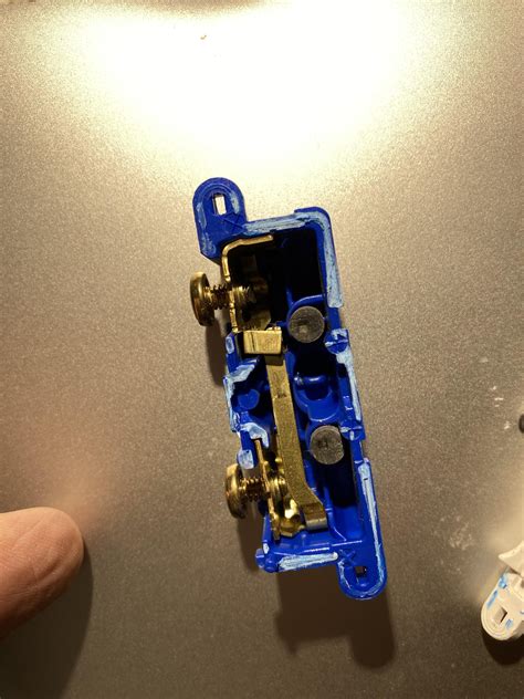 Friend Had A Light Switch Fail Ive Heard Of This But Had Never Seen It Irl Relectricians