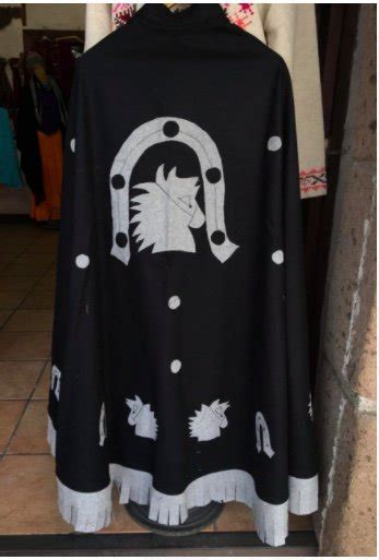 Ruana Charra Con Caritas De Caballocharro Cape With Horse Heads — El